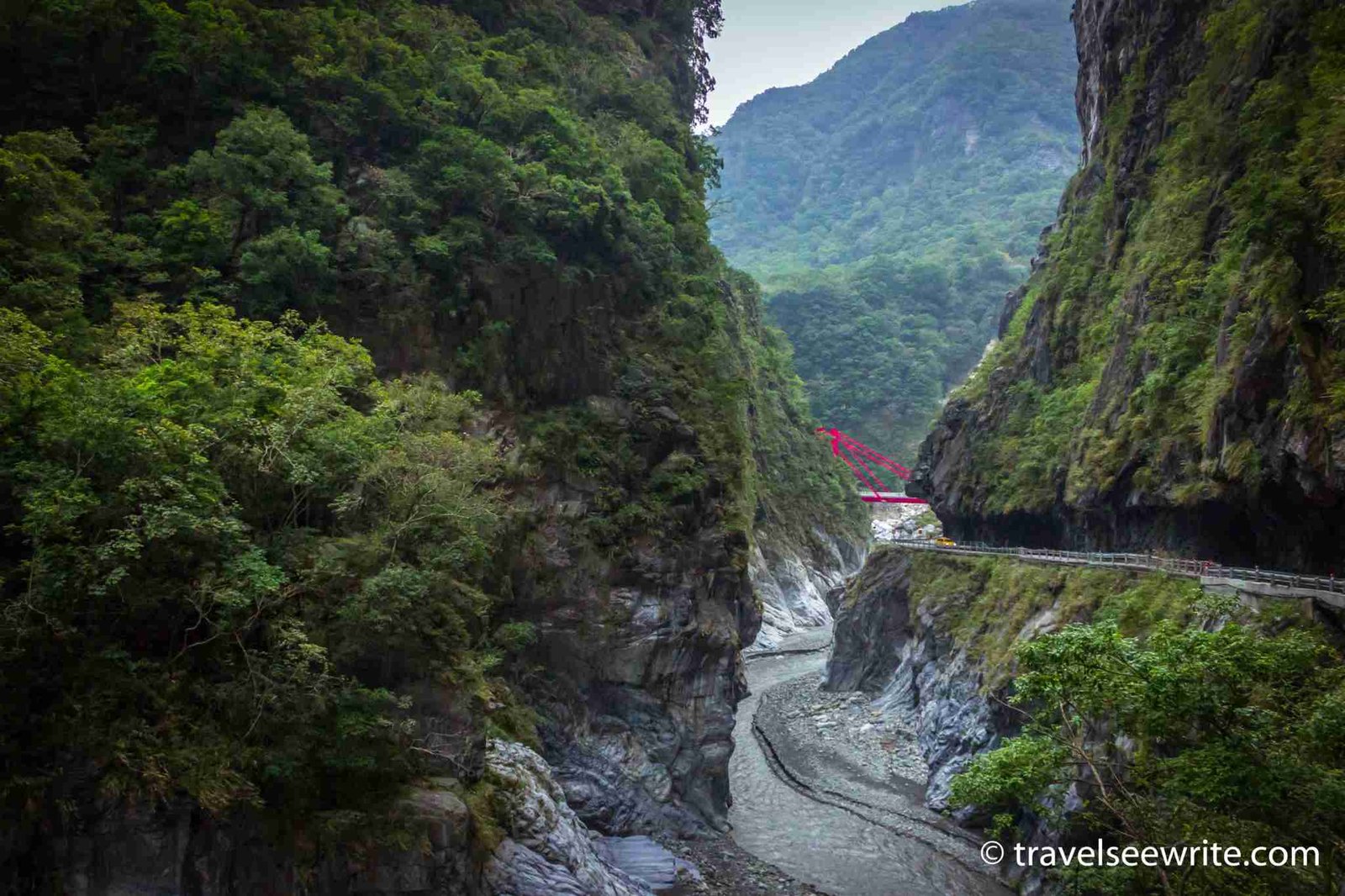 How Taiwan surprised a first time visitor - travelseewrite