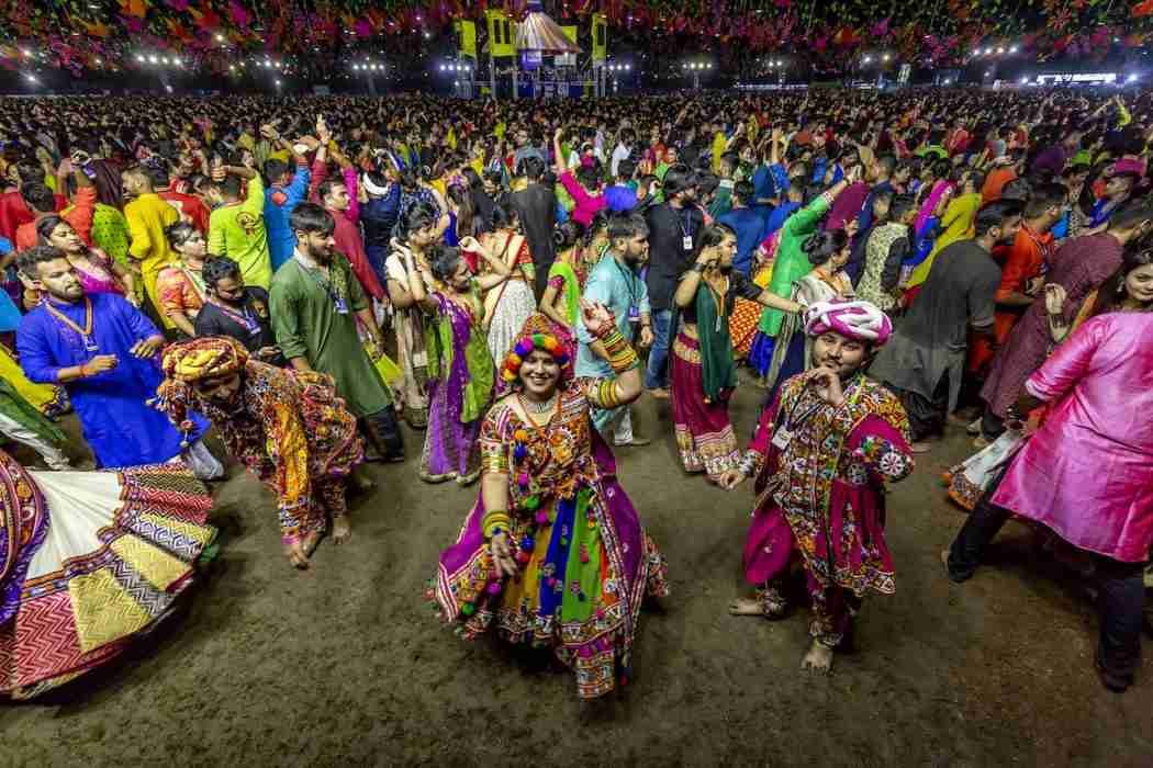 What happens during Navratri in Gujarat? - travelseewrite