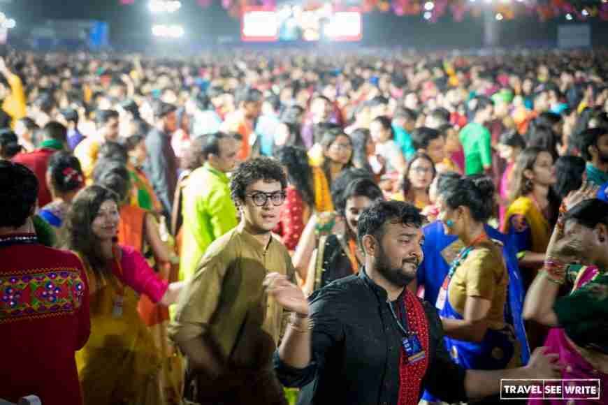 What happens during Navratri in Gujarat? - travelseewrite